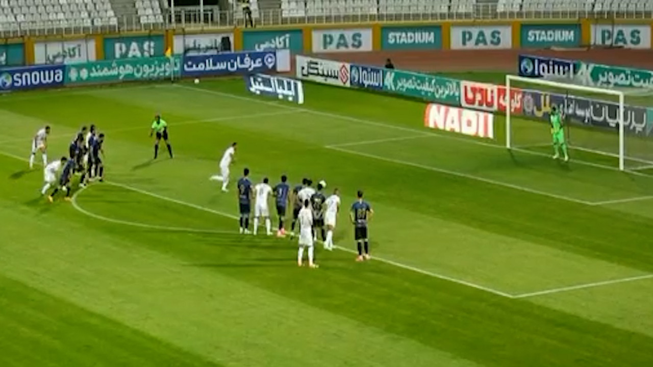 صحنه جنجالی هفته: پنالتی‌ای که دو بار تکرار شد | ویدیو ورزش سه