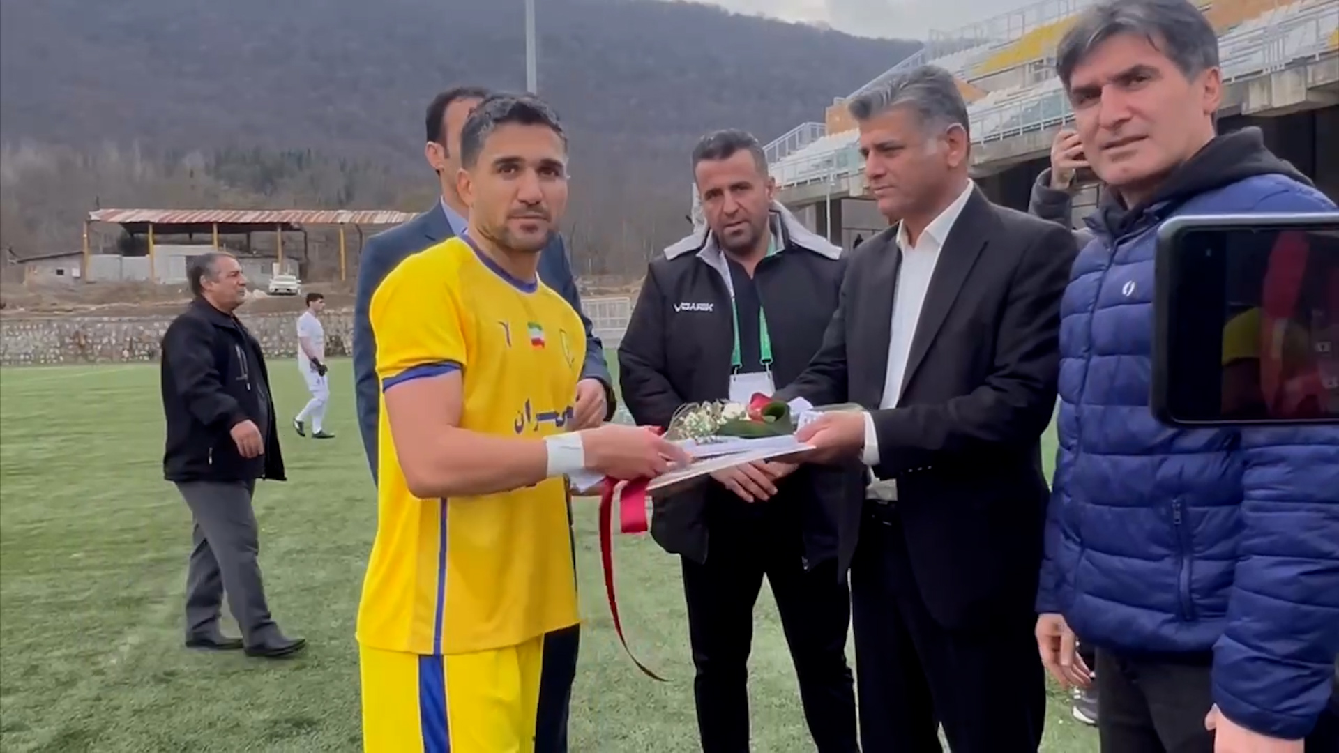 نوشهری‌ها از بازیکن رقیب تجلیل کردند | ویدیو ورزش سه